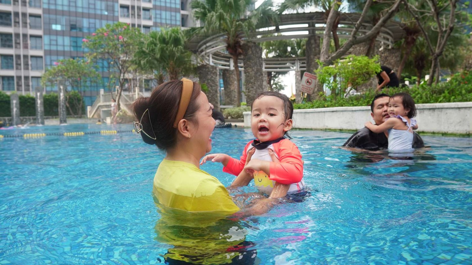 Best Age to Start Swimming Lessons: Is Your Child Ready to Swim?