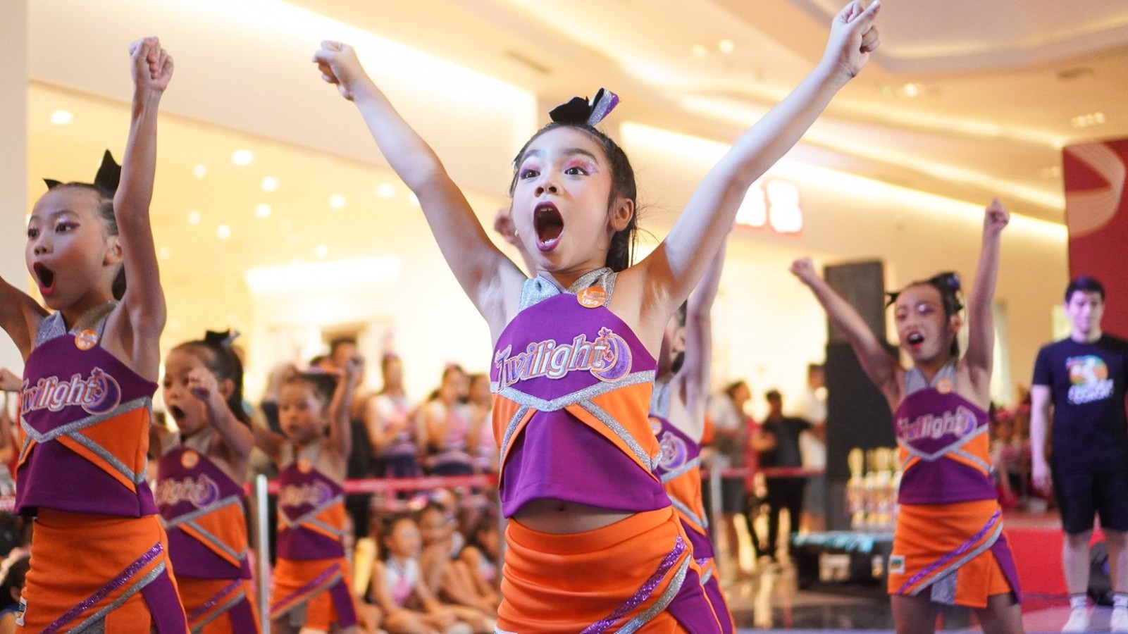 Cheer Stretching: The Cheerleader’s Guide to Warmup