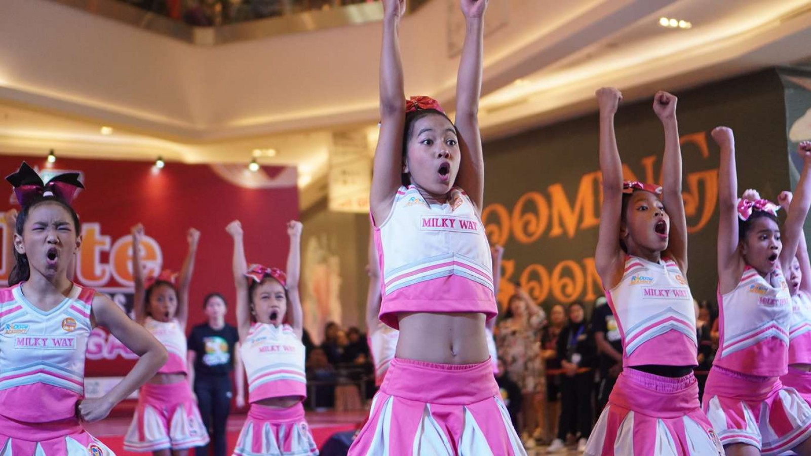 Cheerleading Conditioning Exercises: Strength & Flexibility