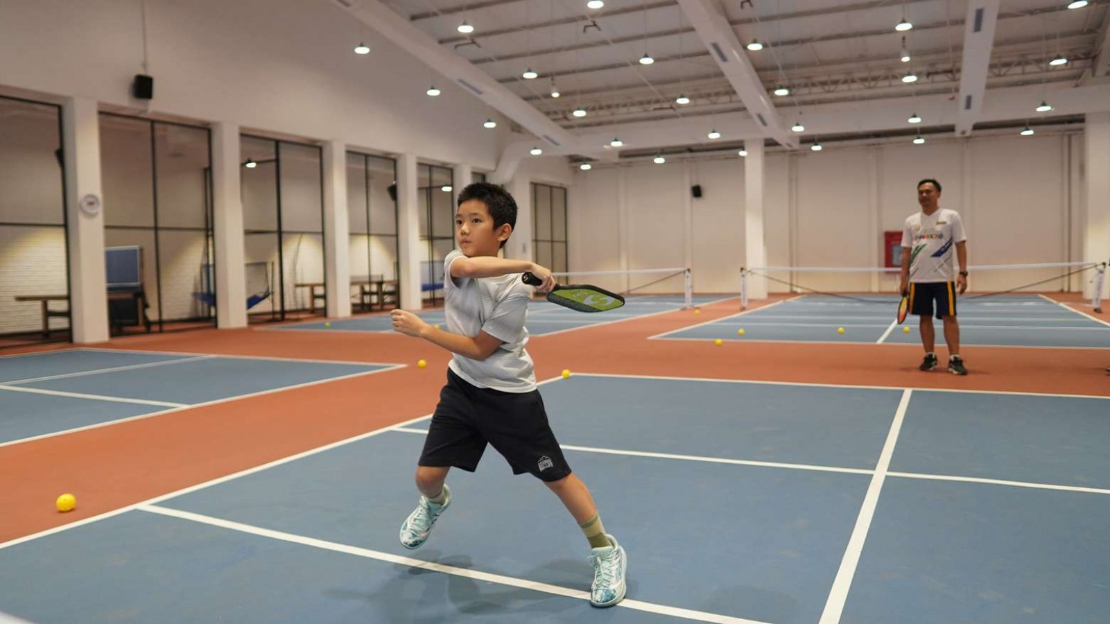 How to Hit a Pickleball Drive Shot: Tips and Tricks