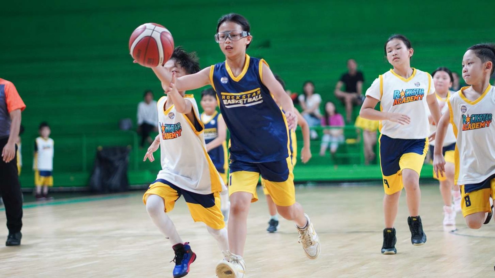 Cheerleading Toe Touch Jump: Technique and Training Tips