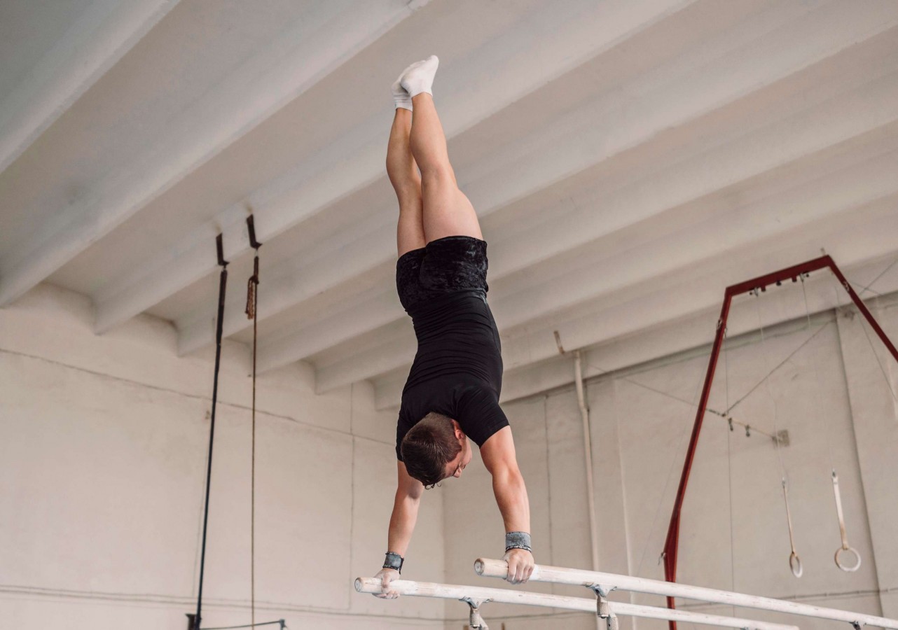 The Cast Handstand Gymnastics: A Training Plan