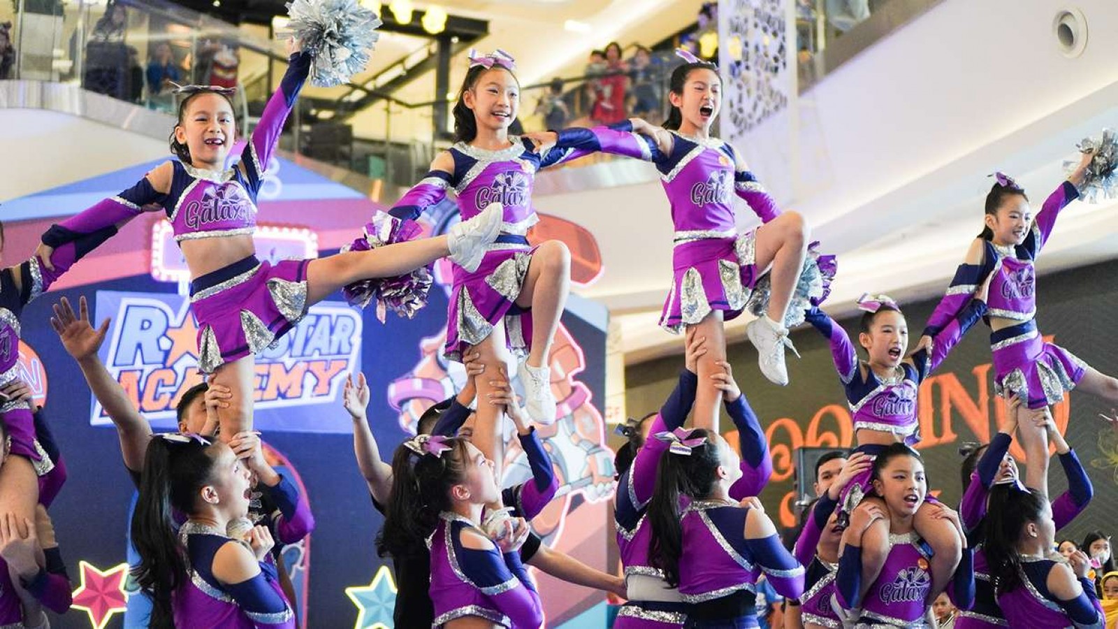 A Step-by-Step Guide to Cheerleading Pyramids